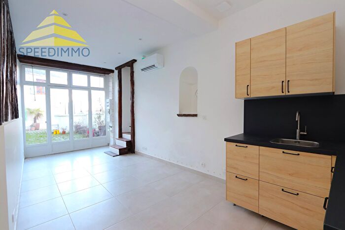 Mandres-les-Roses : Appartement 1 pièce à vendre