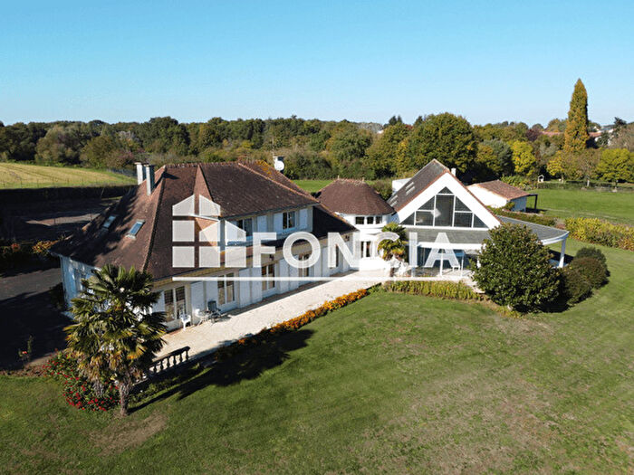 Maison à vendre - Nieuil-lEspoir - 10 pièces - 6 chambres