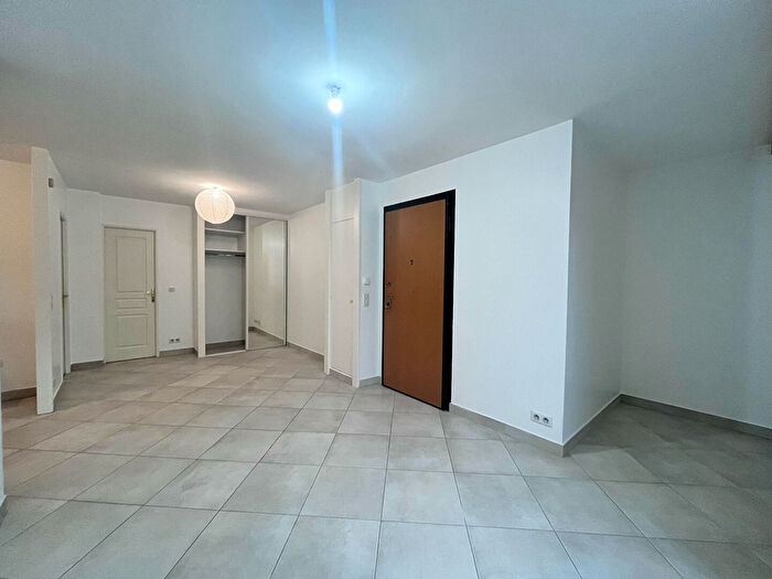 Appartement 3 pièces à louer à Courbevoie, Gambetta, La Défense