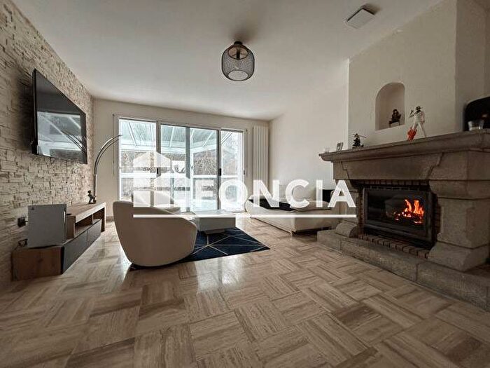 Appartement à louer - Penhars, Quimper - 5 pièces - 4 chambres