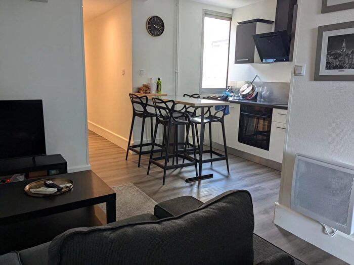 Appartement à louer - Limoges, Centre-ville, Hôtel de Ville, Emailleurs - 1 pièce - 1 chambre