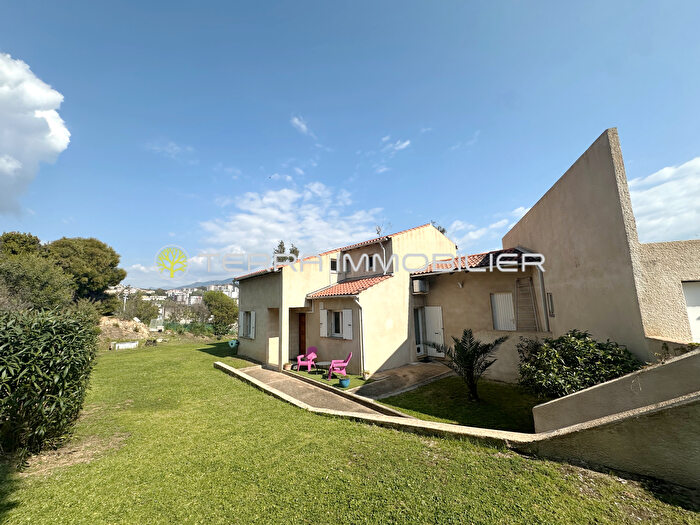 Maison à vendre - Ajaccio, Mezzavia - 6 pièces - 5 chambres