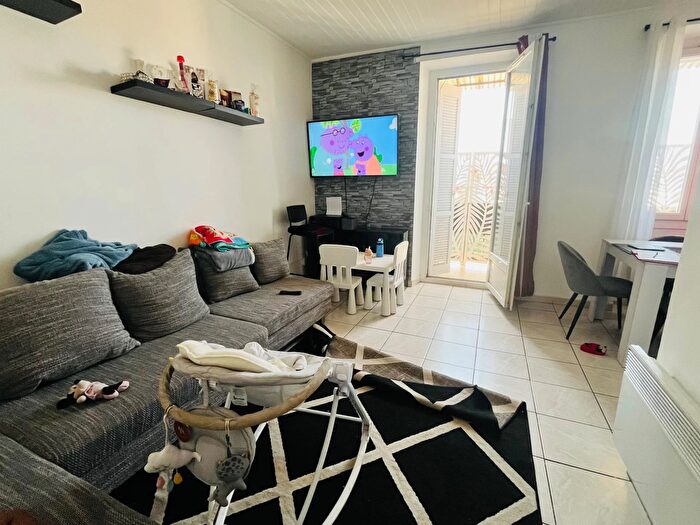 Appartement à vendre - Marseille e , Saint-Mauron - 3 pièces - 2 chambres