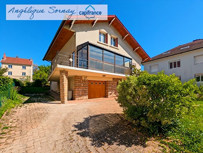 Maison 8 pièces à vendre à Lons-le-Saunier, Mouillères, Parc des Bains