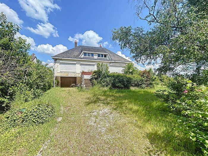 Maison à vendre - Saint-Benoît-sur-Loire - 7 pièces - 5 chambres