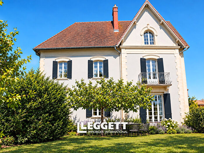 Maison 10 pièces à Le Vignau, à vendre