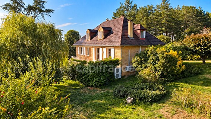 Saint-Martial-de-Nabirat : Maison 7 pièces à vendre