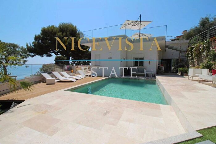 Maison à louer - Èze - 7 pièces - 4 chambres