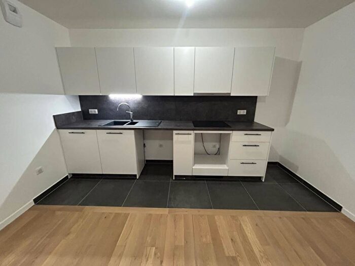 Appartement à louer - Faubourg de lArche, Courbevoie - 3 pièces - 2 chambres