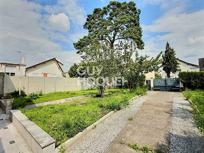 Maison à louer - General de Gaulle-Iles, Montfermeil - 7 pièces - 6 chambres