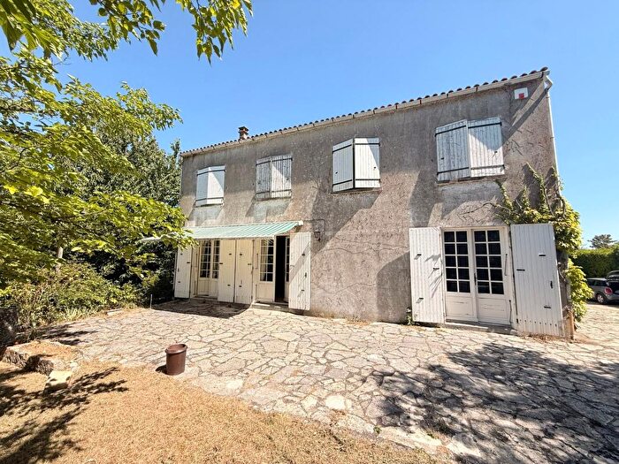 Maison 7 pièces à Surgères, à vendre
