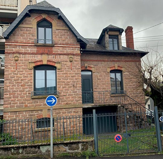 Maison à louer - Brive-la-Gaillarde, Centre-ville, Pont Cardinal, Champanatier - 6 pièces - 4 chambres