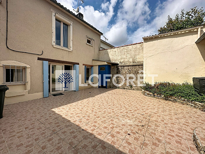 Maison 5 pièces à louer à La Châtaigneraie