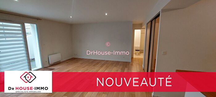 Appartement à vendre - Saint-Julien-les-Villas - 2 pièces - 1 chambre