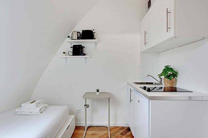 Appartement à louer - Porte Dauphine, Paris ème arrondissement - 1 pièce