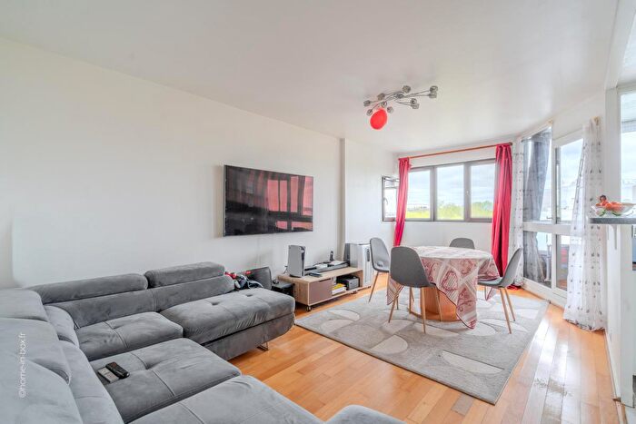 Noisy-le-Grand, Centre-ville : Appartement 3 pièces à vendre