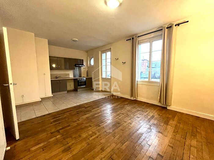 Appartement à louer - Centre Ville, Blois - 3 pièces - 2 chambres