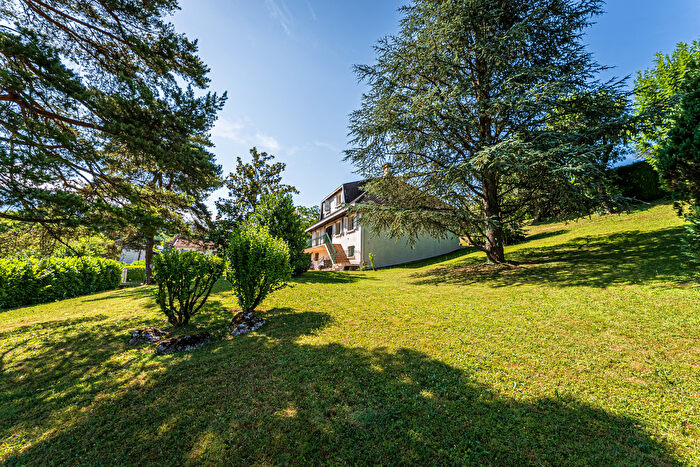 Maison à vendre - Brié-et-Angonnes - 9 pièces - 5 chambres