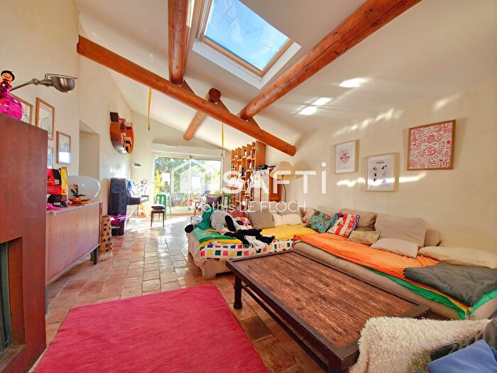 Maison à vendre - Pélissanne - 6 pièces - 5 chambres