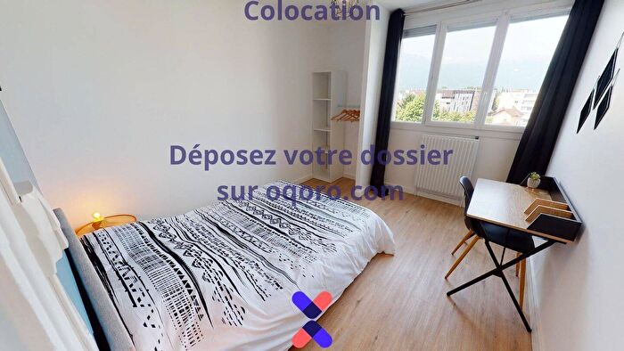 Appartement à louer - Croix Rouge-Portail-Rouge Sémard, Saint-Martin-dHères - 5 pièces - 4 chambres