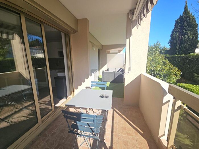 Appartement à louer - Antibes, Rastines, Super Antibes, Laval, La Fontonne - 2 pièces - 1 chambre