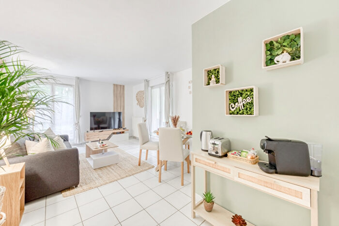 Bussy-Saint-Georges, Clos, Tillet, Génitoy, Golf : Appartement 2 pièces à louer