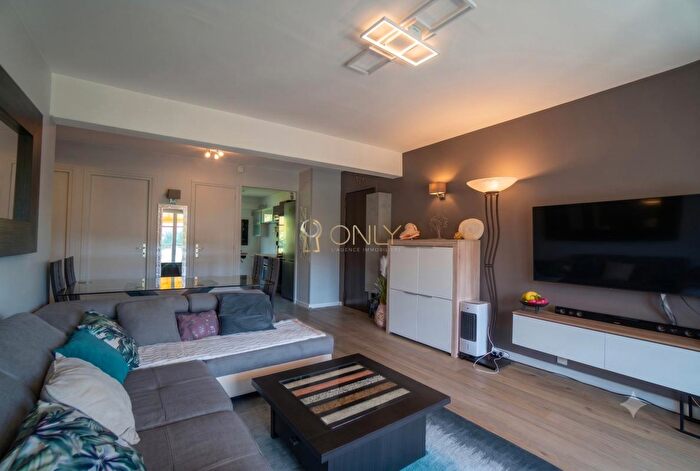 Appartement 3 pièces à Fontaines-Saint-Martin, à vendre