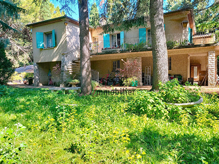 Maison à vendre - Châteaurenard, Barret, Lonnes, La Crau - 7 pièces - 5 chambres