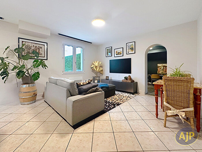 Maison à vendre - Jonzac - 6 pièces - 5 chambres