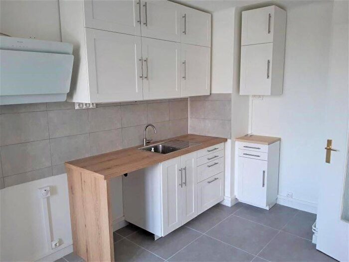centre Ville-La Chartonnière-La Barre, Villefranche-sur-Saône : Appartement 4 pièces à louer
