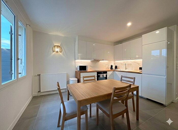 Appartement à louer - Aqueduc Nord, Plaisir - 1 pièce - 7 chambres