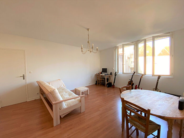 Appartement à louer - Bourges, Centre-ville, Charlet, Lahitolle, Pignoux, Sembat - 3 pièces - 2 chambres