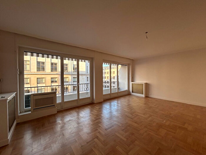 Appartement à louer - Lyon e , Mutualité, Préfecture, Moncey - 6 pièces - 4 chambres