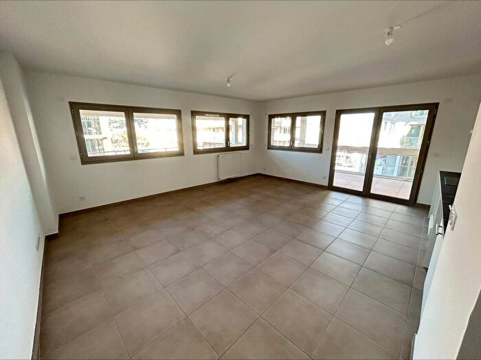 Appartement à louer - Corniche Fleurie, Nice - 3 pièces - 2 chambres