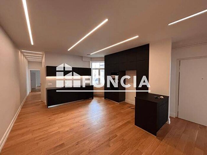 Appartement à louer - Forêt Noire Centre, Strasbourg - 4 pièces - 2 chambres