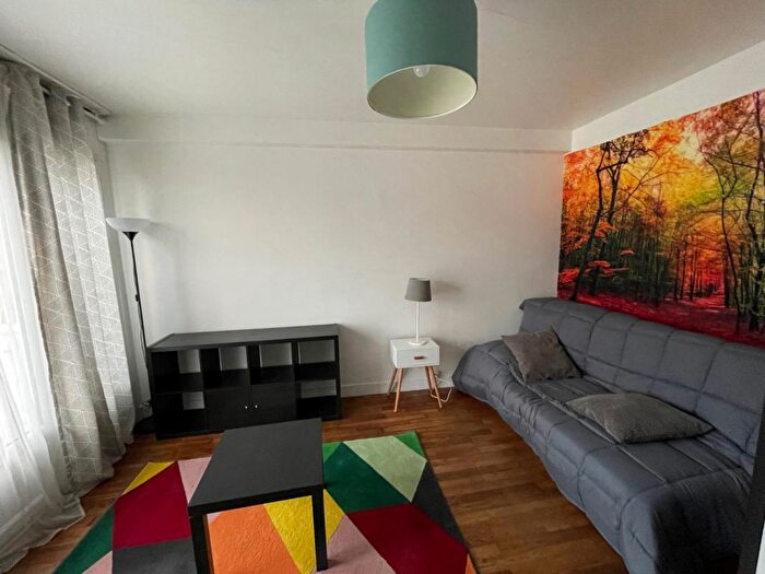 Appartement 1 pièce à Quartiers Centre, Colombier, à louer