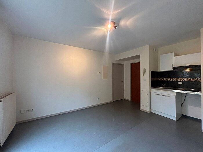 Appartement à louer - Briand Leclerc, Sens - 1 pièce