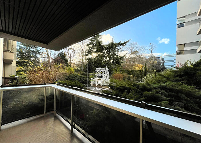 Appartement à louer - Saint-Cloud - 5 pièces - 3 chambres