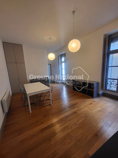 Appartement 4 pièces à louer à Nîmes, Ecusson, Arènes