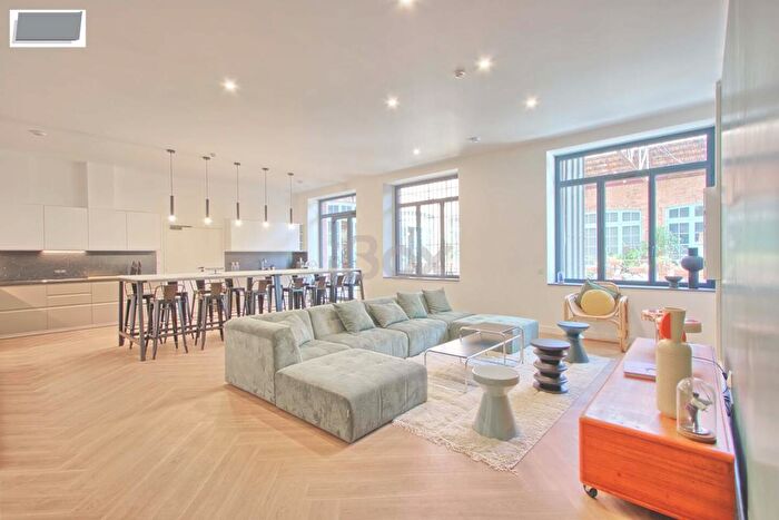 Appartement à louer - Toulon, Darboussèdes - 15 pièces - 14 chambres