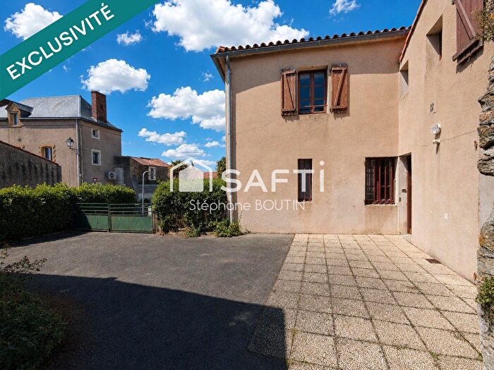 Sigournais : Maison 7 pièces à vendre