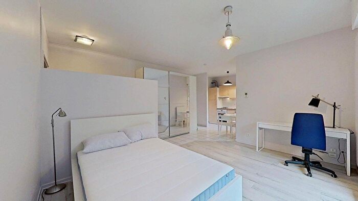 Appartement à louer - Bellecombe, Lyon ème arrondissement - 1 pièce