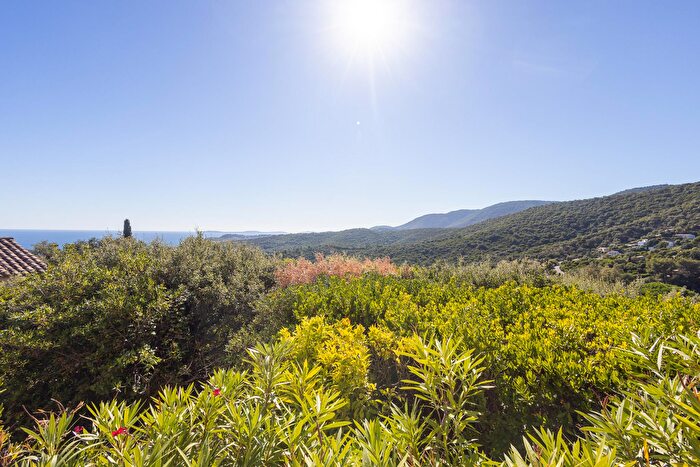 Maison à vendre - La Croix-Valmer - 6 pièces - 4 chambres