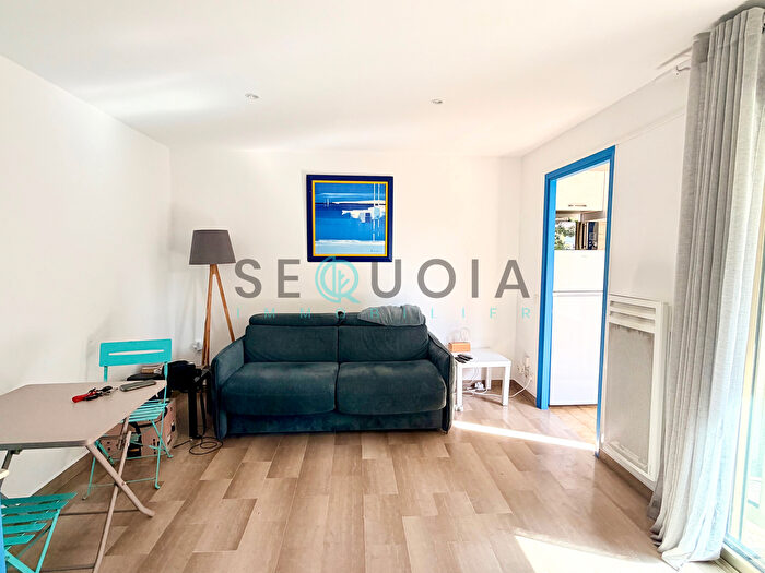 Appartement à louer - Vallauris, Golfe Juan, Vieux Port - 1 pièce