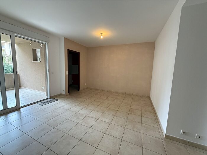 Appartement à louer - Santa-Lucia-di-Moriani - 2 pièces - 1 chambre