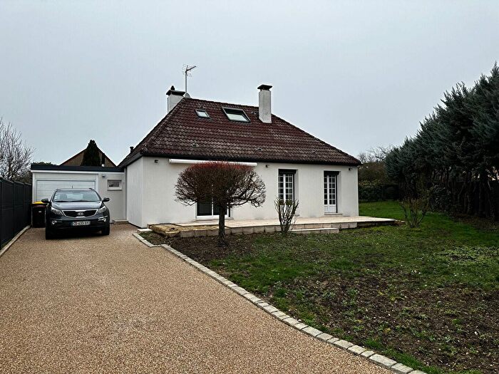 Saint-Georges-sur-Baulche : Maison 6 pièces à louer
