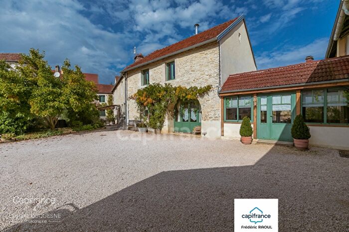 Maison 10 pièces à vendre à Fontaine-Française
