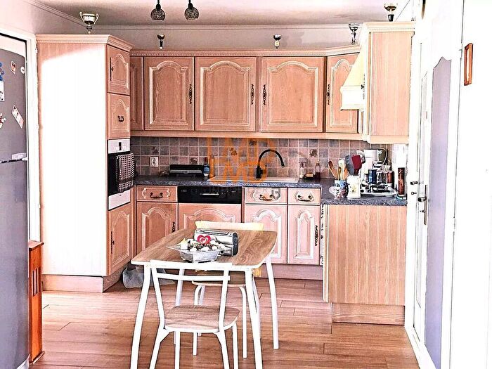 Maison à vendre - Saint-Jean-dAngély - 5 pièces - 3 chambres