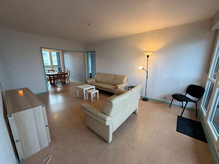 Appartement à louer - Les Mesnils-Pasteur Nord, Dole - 5 pièces - 3 chambres