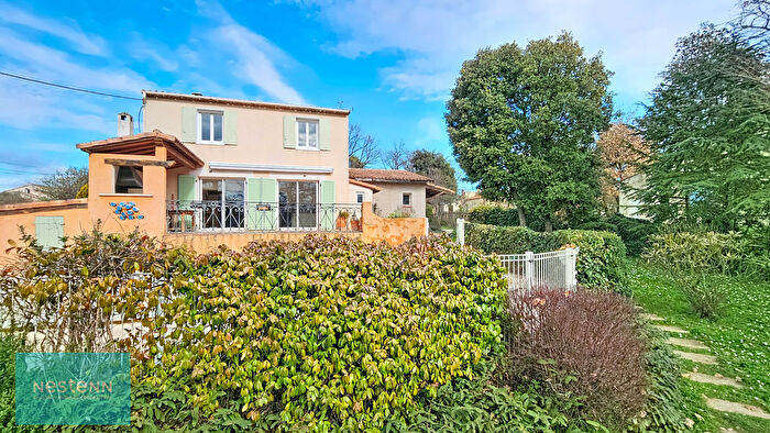 Maison à vendre - Saint-Maximin-la-Sainte-Baume, Centre-ville - 6 pièces - 4 chambres